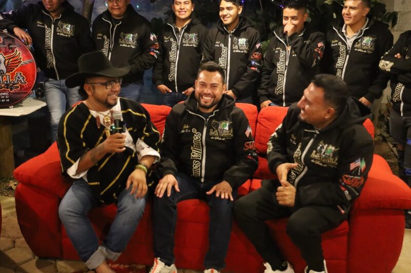 Gran estreno de "Quiero zapatear contigo" con la Banda La Villa de Sola ...