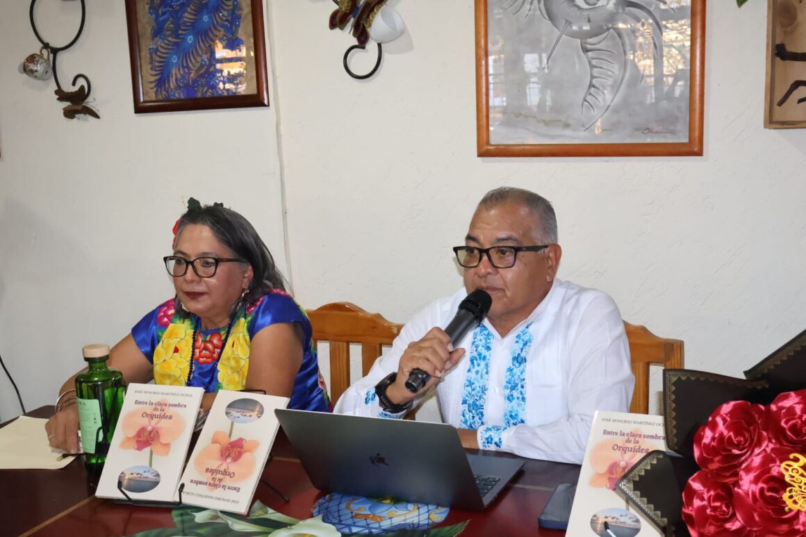 Presenta José Honorio Martínez Ochoa su libro "Entre la clara sombra de ...